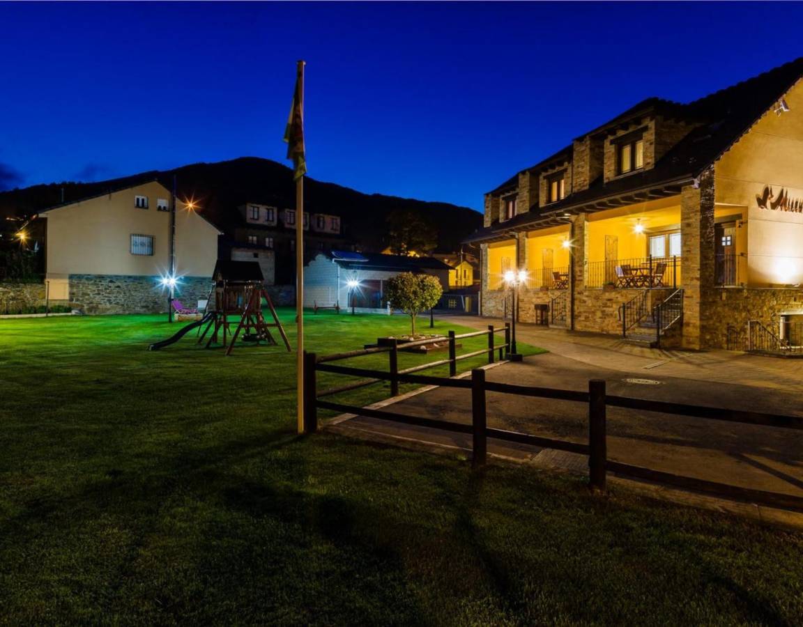 90 M² Casa ∙ 2 Habitaciones ∙ 4 Huéspedes - Villablino