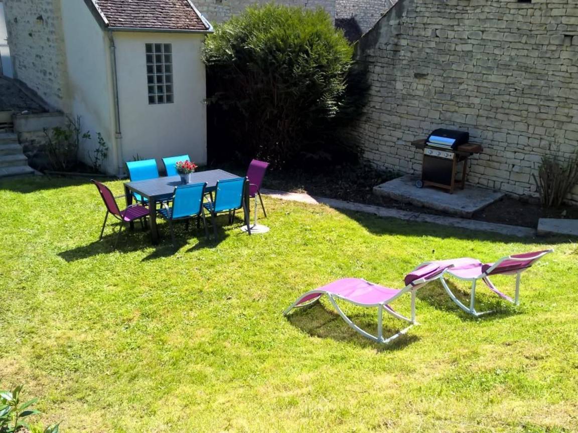 80 M² Cottage ∙ 2 Bedrooms ∙ 4 Guests - Chablis