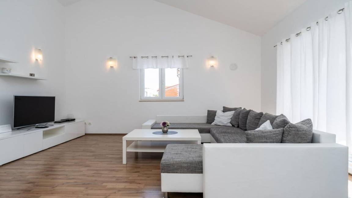 260 M² Apartment ∙ 5 Bedrooms ∙ 10 Guests - Vodice, Croatia