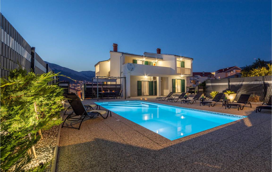 220 M² Maison De Vacances ∙ 4 Chambres ∙ 8 Personnes - Split
