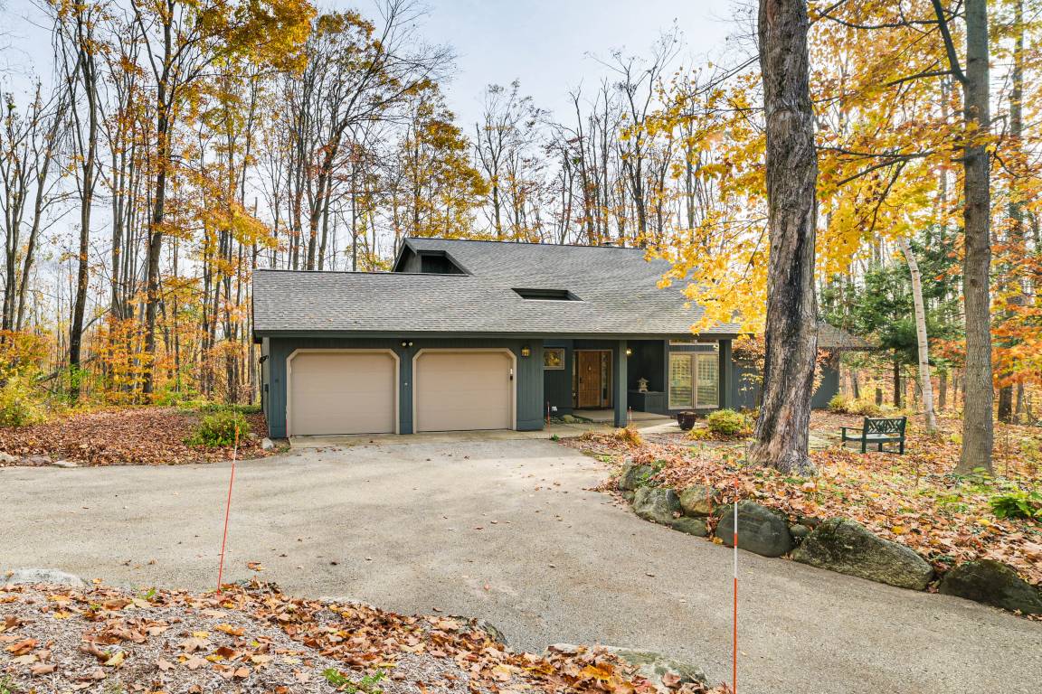 195 M² House ∙ 3 Bedrooms ∙ 6 Guests - Harbor Springs, MI