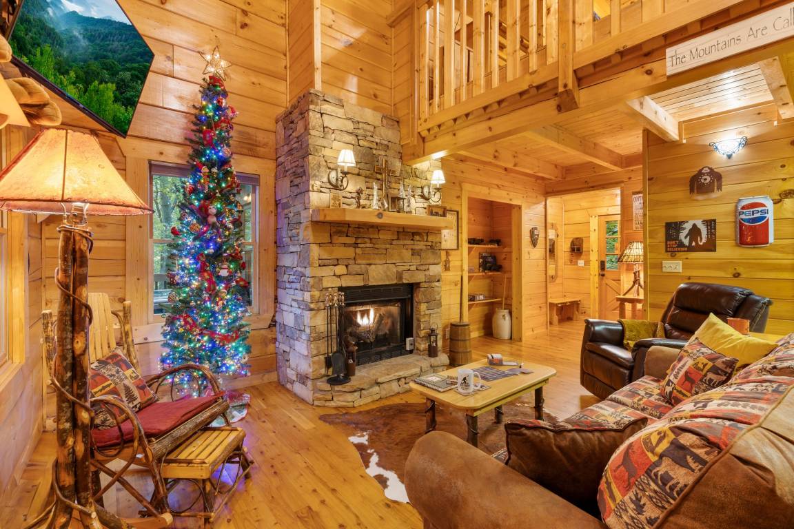 Cabin ∙ 2 Bedrooms ∙ 6 Guests - Gatlinburg, TN