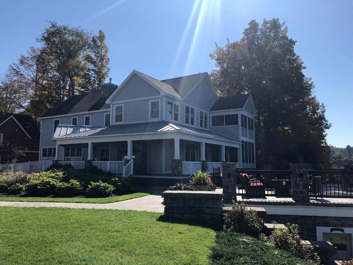 House ∙ 4 Bedrooms ∙ 10 Guests - Lake Onota, MA