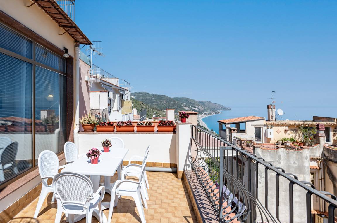 81 M² Apartament ∙ 2 Sypialnie ∙ 6 Gości - Taormina