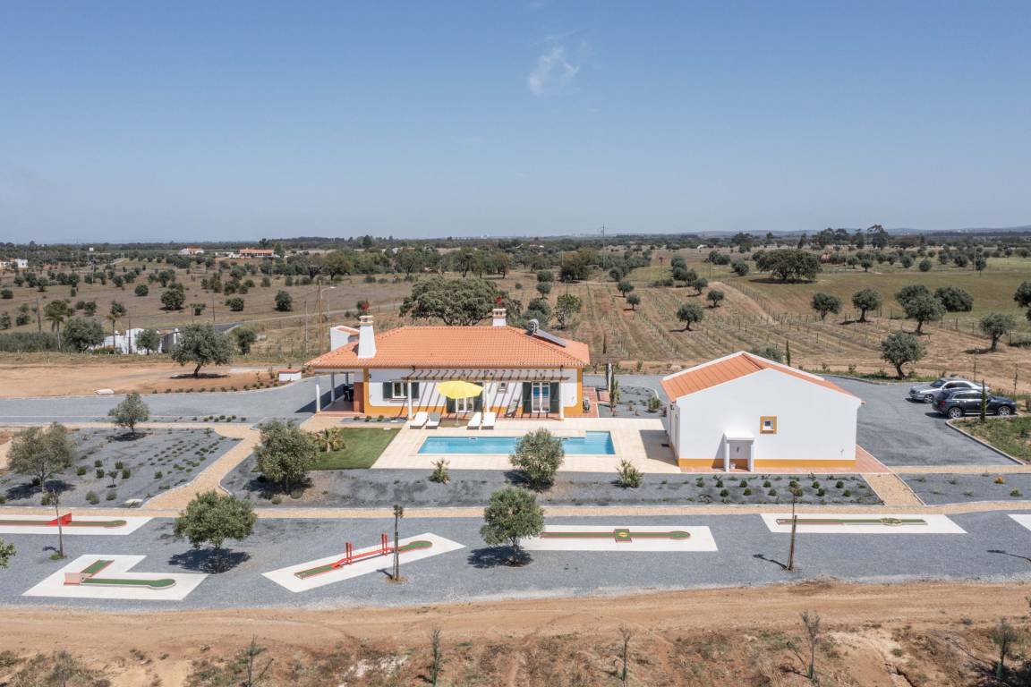 200 M² Vivenda ∙ 5 Quartos ∙ 12 Hóspedes - Ferreira do Alentejo