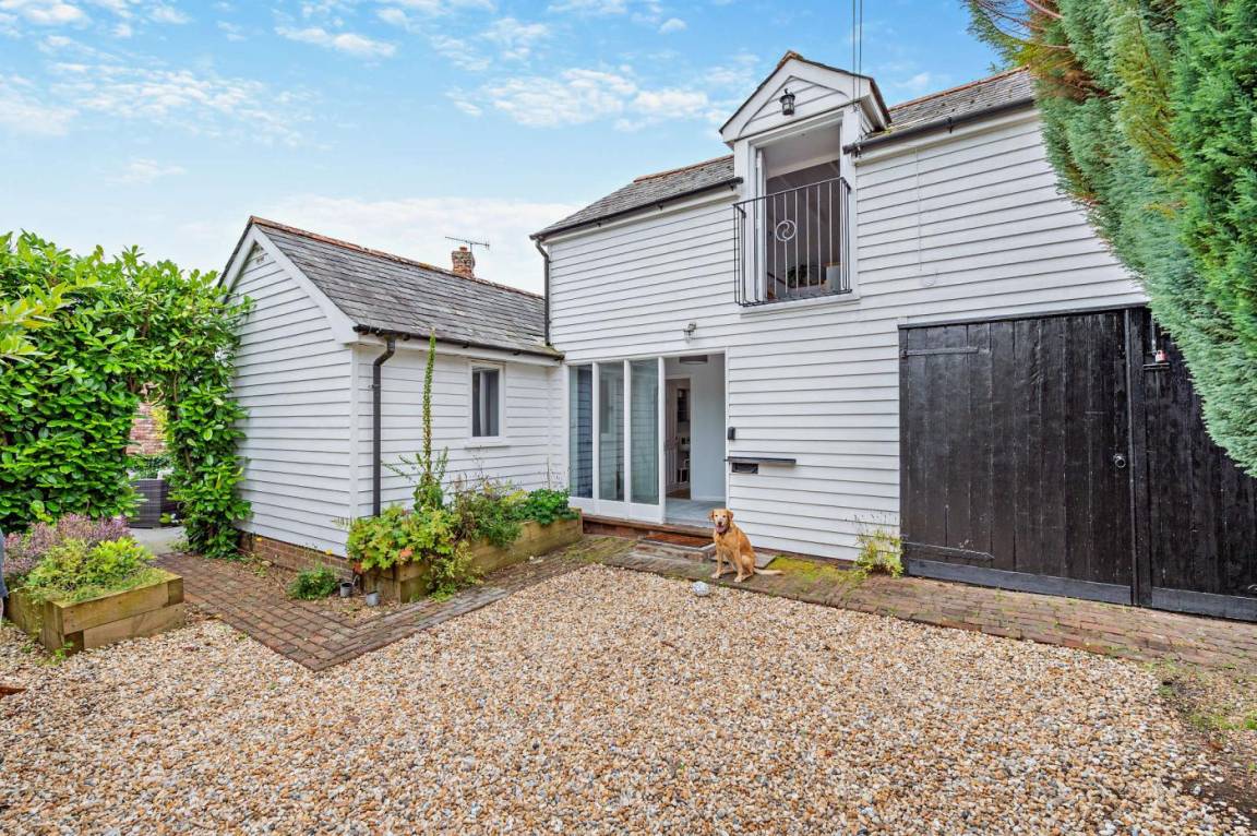 Cottage ∙ 2 Bedrooms ∙ 4 Guests - Faversham