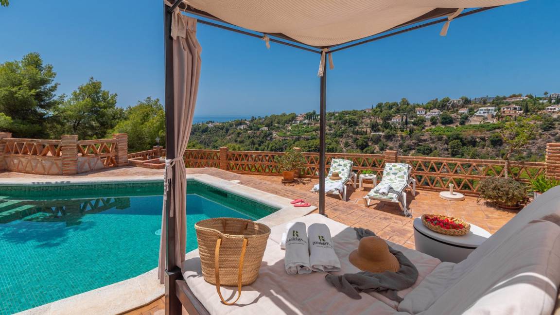 70 M² House ∙ 2 Bedrooms ∙ 4 Guests - Frigiliana