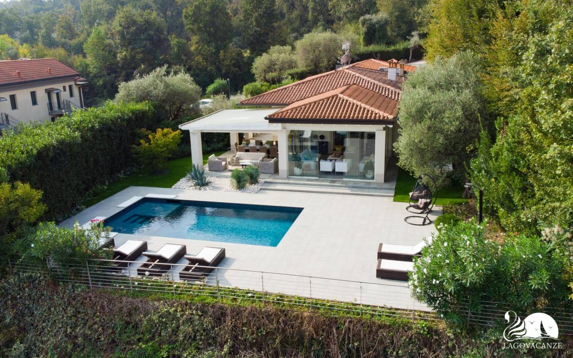 200 M² Villa ∙ 5 Bedrooms ∙ 10 Guests - Sirmione