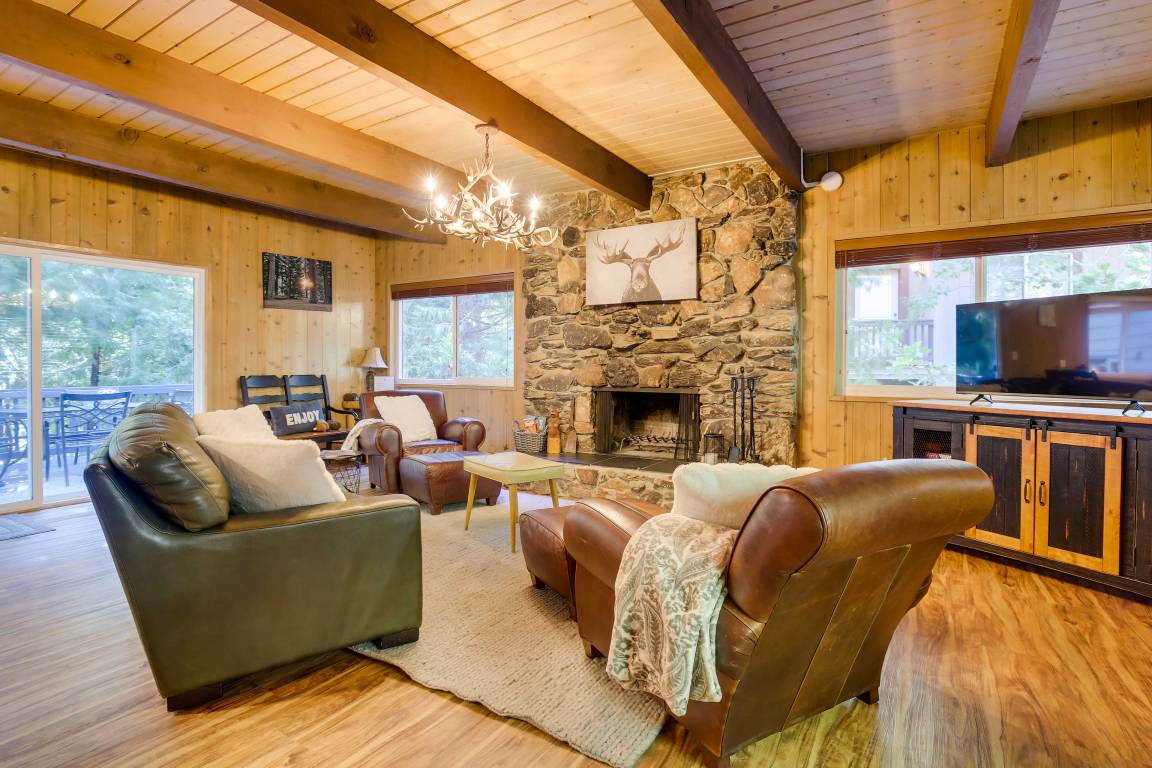 162 M² House ∙ 4 Bedrooms ∙ 8 Guests - Lake Arrowhead, CA