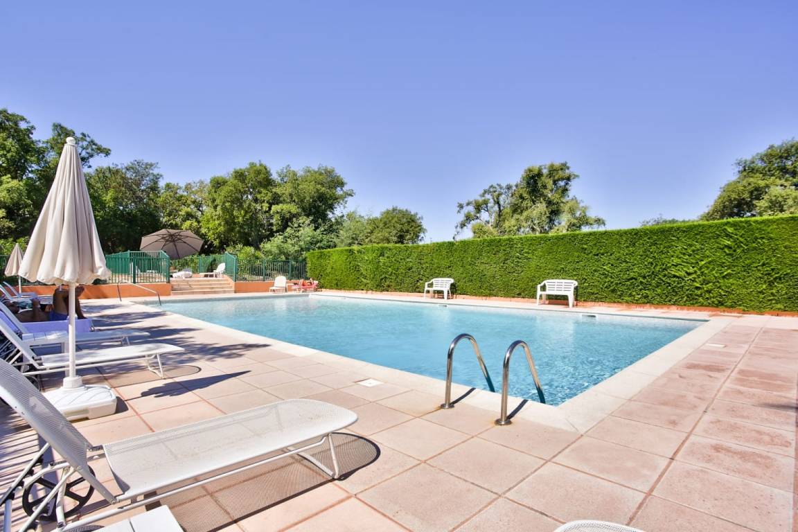 64 M² Appartement ∙ 2 Chambres ∙ 4 Personnes - IBIS Cannes Mouans Sartoux parking gratuit