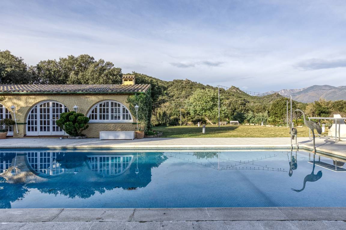 150 M² Apartment ∙ 1 Bedroom ∙ 2 Guests - Figueres
