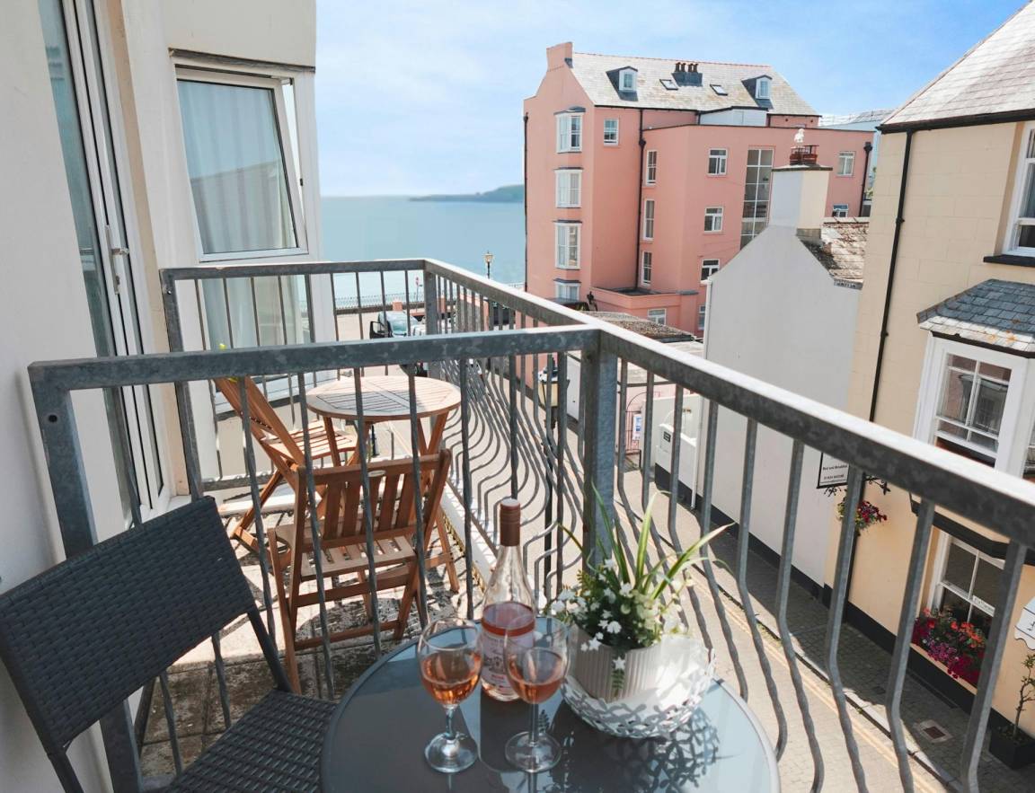 56 M² Cottage ∙ 2 Bedrooms ∙ 5 Guests - Tenby