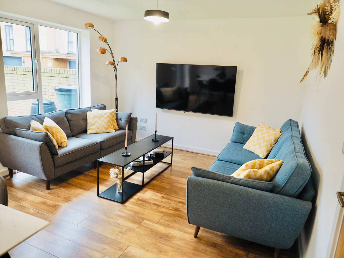 80 M² House ∙ 3 Bedrooms ∙ 6 Guests - Bridgwater