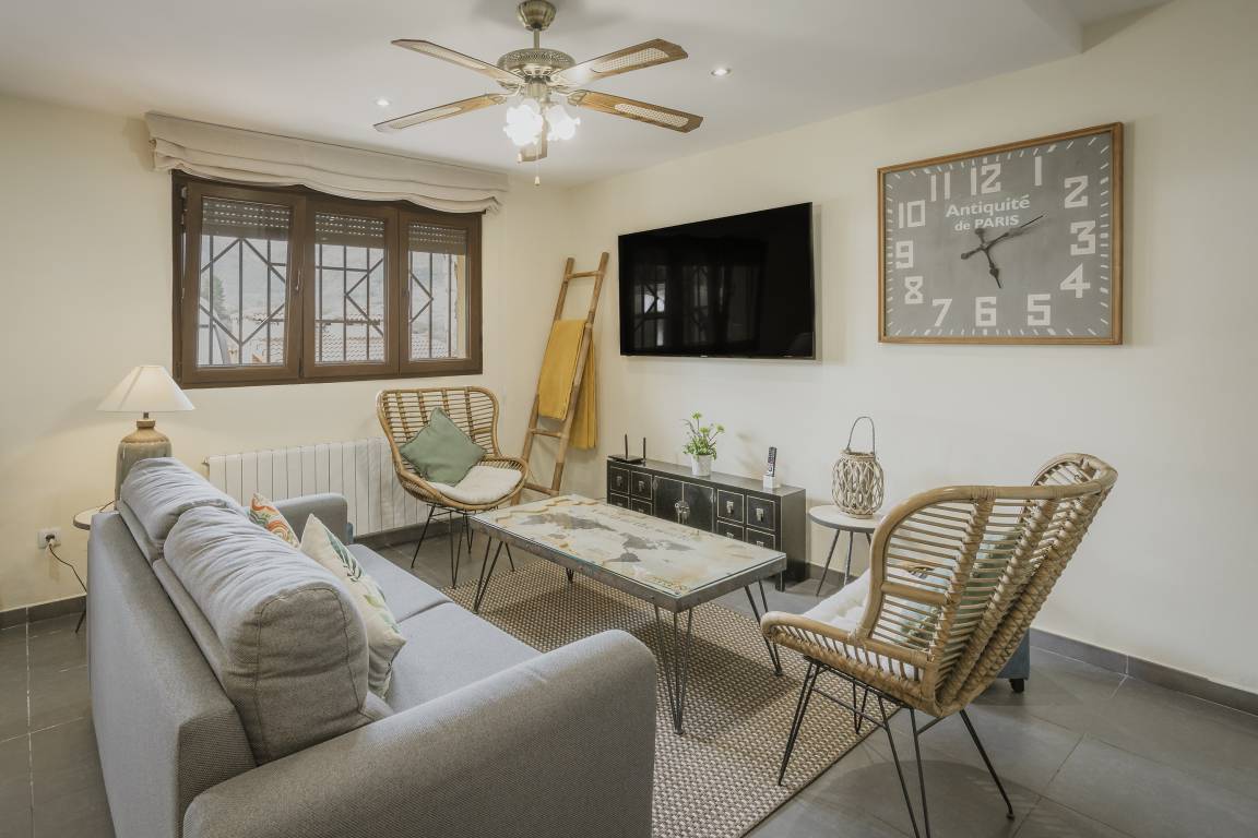 90 M² Huis ∙ 2 Slaapkamers ∙ 8 Gasten - Piedralaves