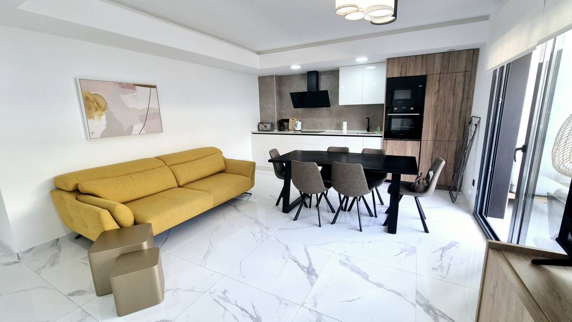 90 M² Apartment ∙ 3 Bedrooms ∙ 6 Guests - Torrevieja