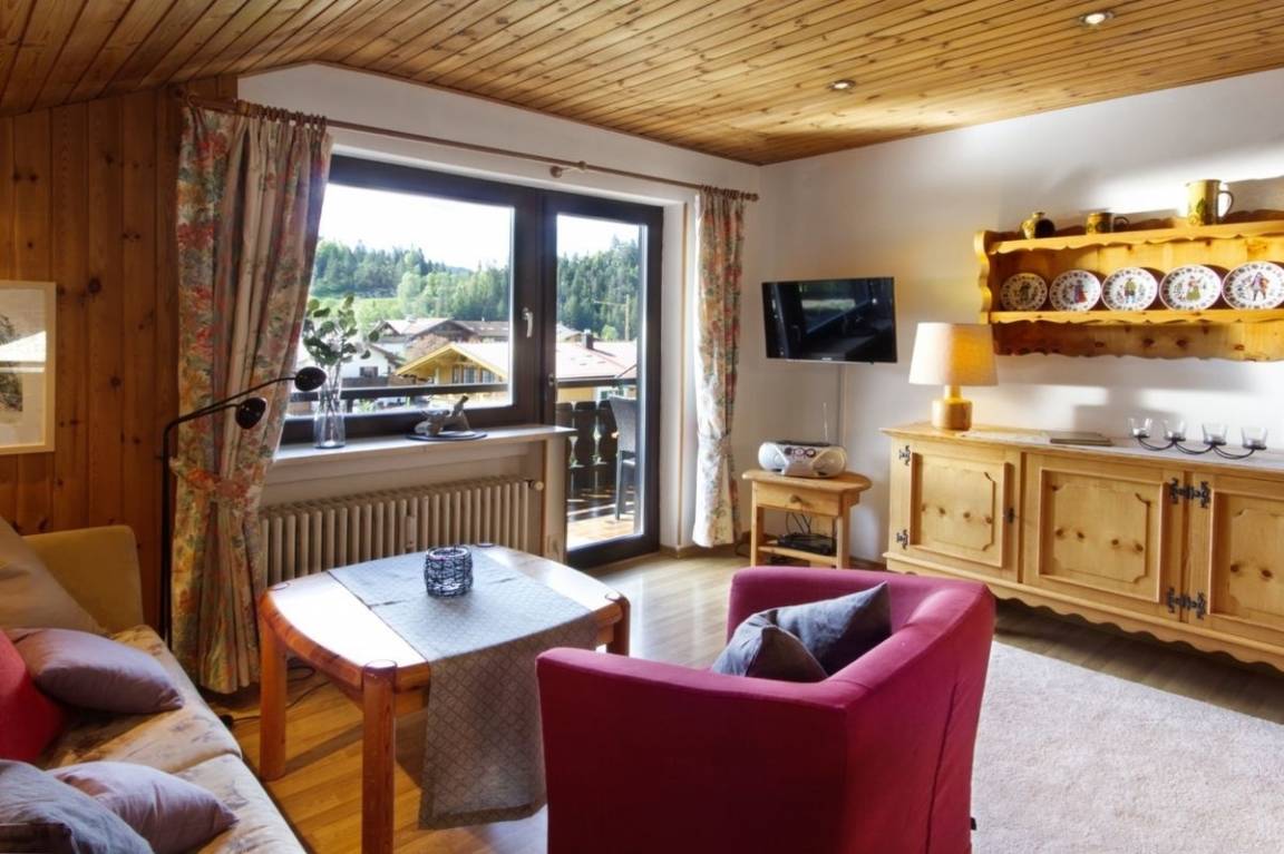 90 M² Ferienwohnung ∙ 3 Schlafzimmer ∙ 6 Gäste - Mittenwald