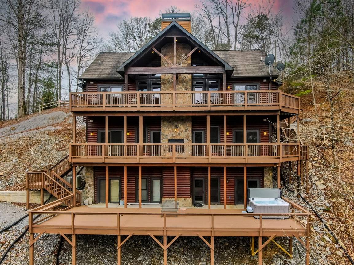 Cabin ∙ 6 Bedrooms ∙ 12 Guests - Ellijay