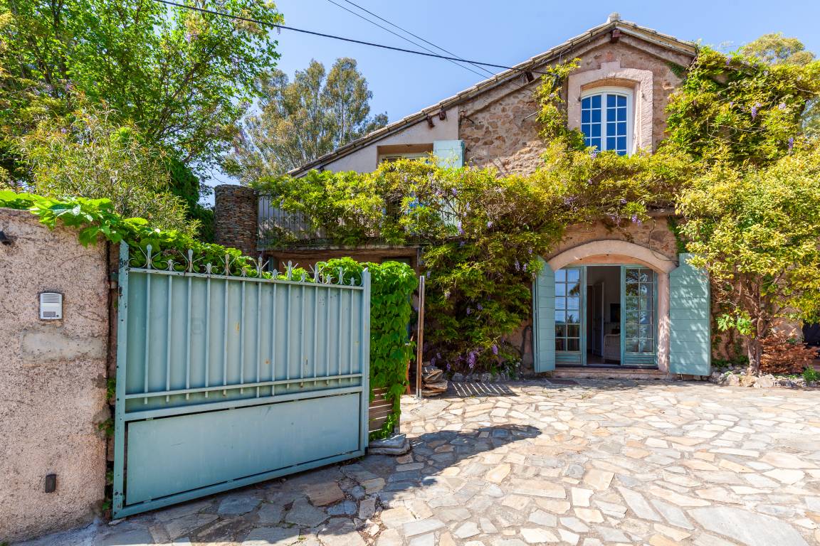 60 M² Appartement ∙ 1 Chambre ∙ 4 Personnes - La Garde