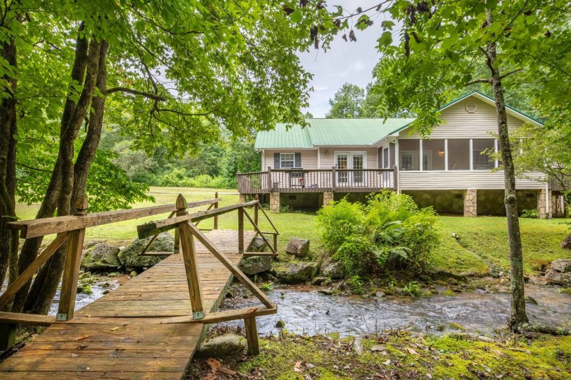 149 M² House ∙ 3 Bedrooms ∙ 6 Guests - Cosby, TN