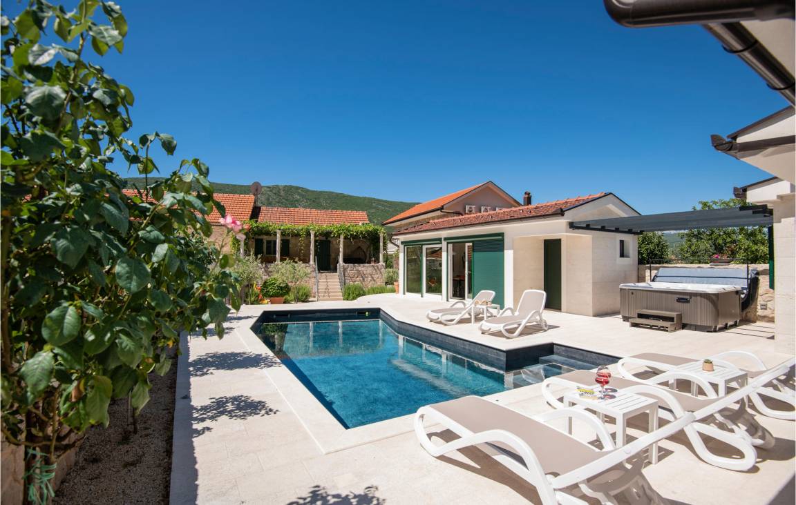 170 M² Ferienhaus ∙ 5 Schlafzimmer ∙ 8 Gäste - Makarska Riviera