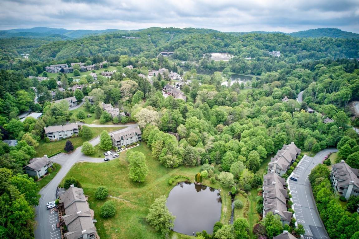 Condo ∙ 3 Bedrooms ∙ 8 Guests - Blowing Rock, NC