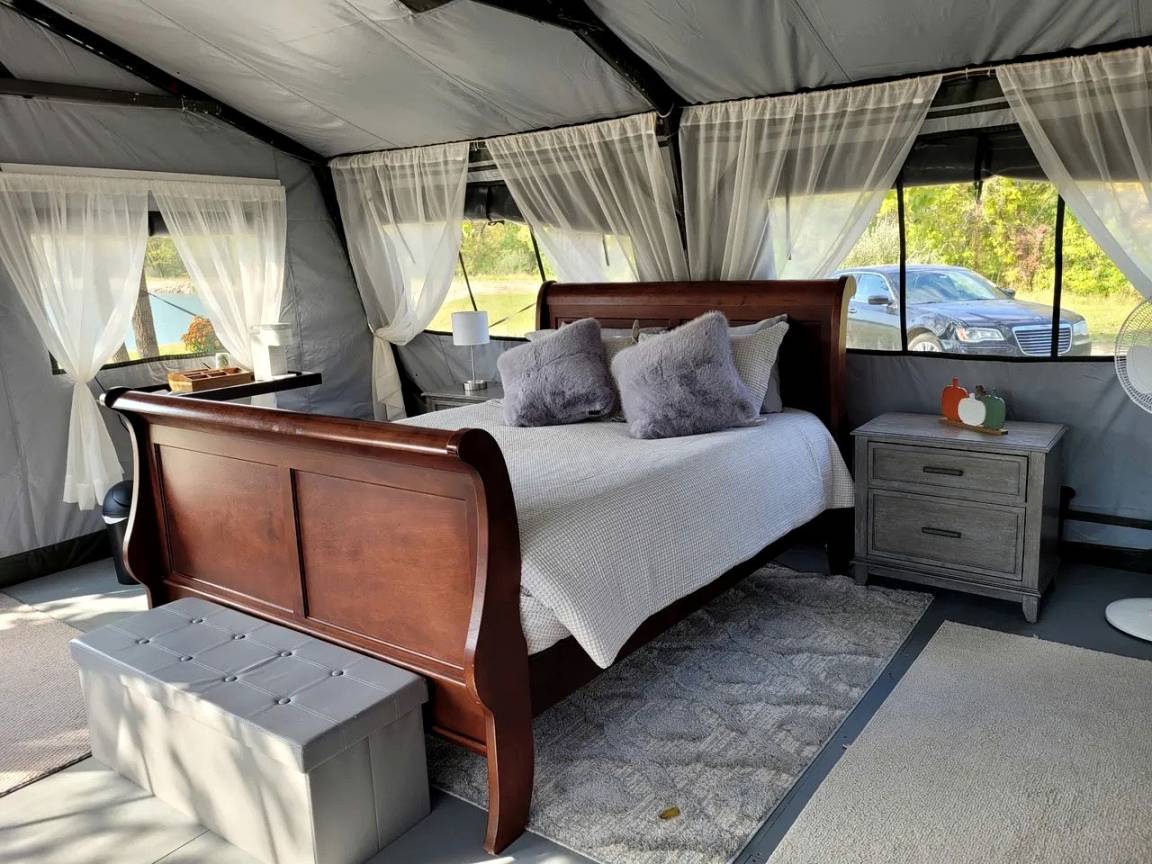 Camping ∙ 1 Bedroom ∙ 4 Guests - Illinois