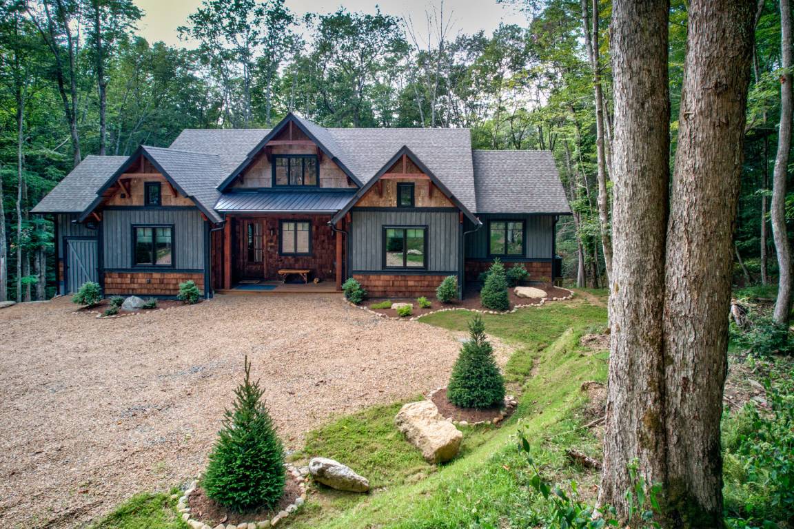 Cabin ∙ 4 Bedrooms ∙ 10 Guests - Beech Mountain, NC