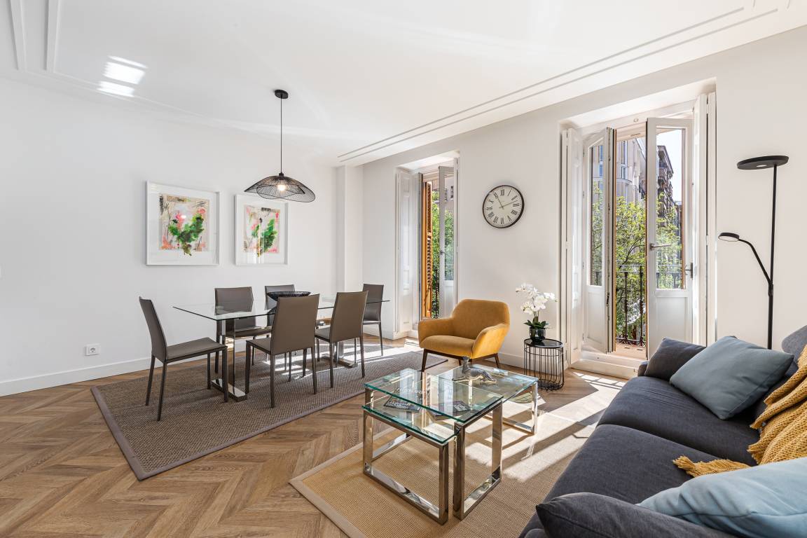 90 M² Apartamento ∙ 2 Habitaciones ∙ 4 Huéspedes - Chamartín