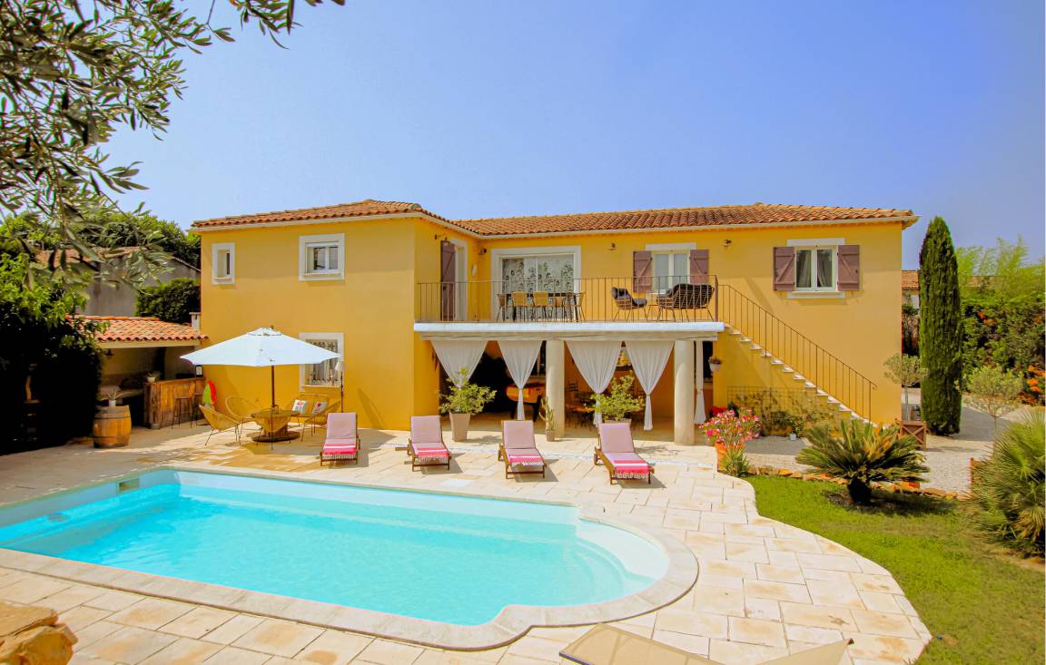 200 M² Maison De Vacances ∙ 4 Chambres ∙ 9 Personnes - Gigondas