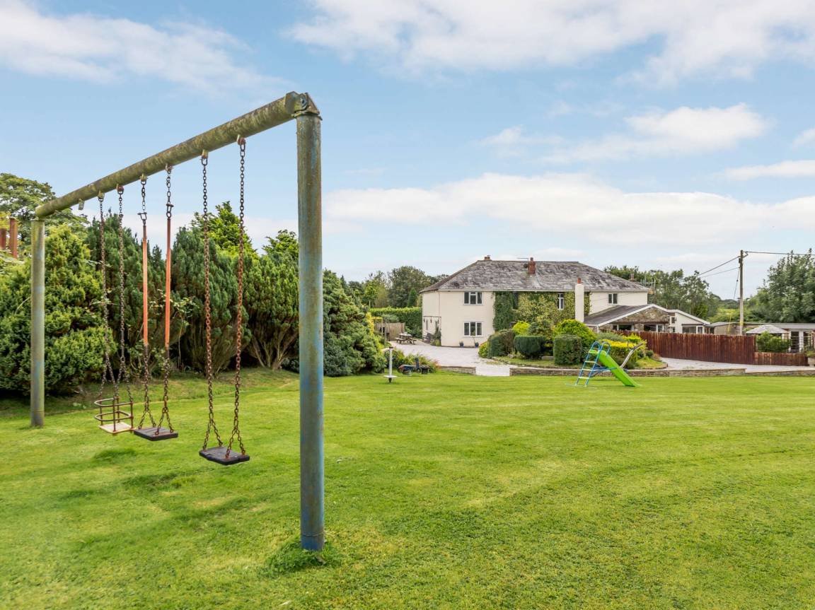 Cottage ∙ 8 Bedrooms ∙ 18 Guests - Cornwall