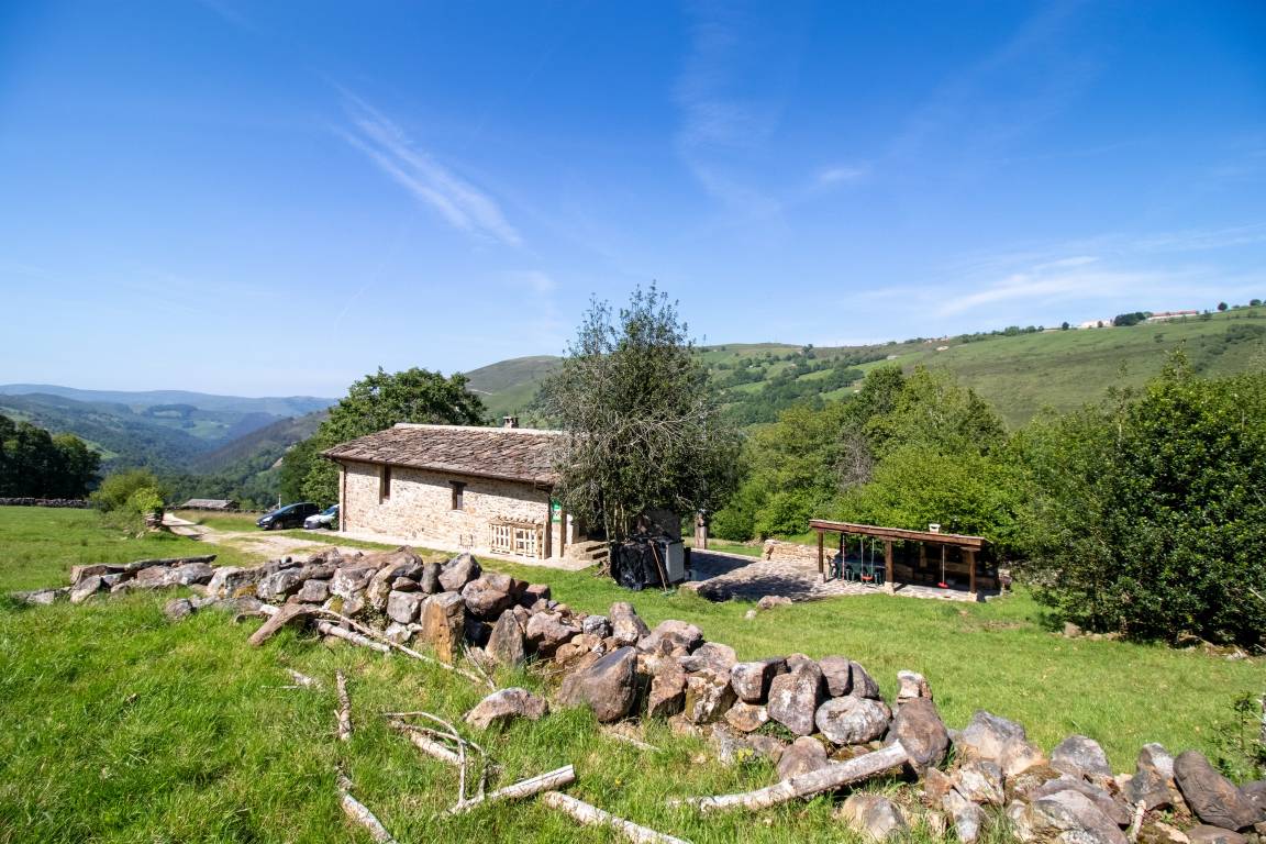170 M² Chalet ∙ 5 Habitaciones ∙ 13 Huéspedes - Cantabria