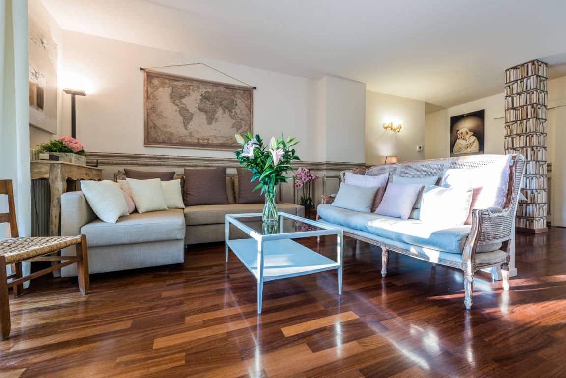 140 M² Apartment ∙ 3 Bedrooms ∙ 7 Guests - Malcesine