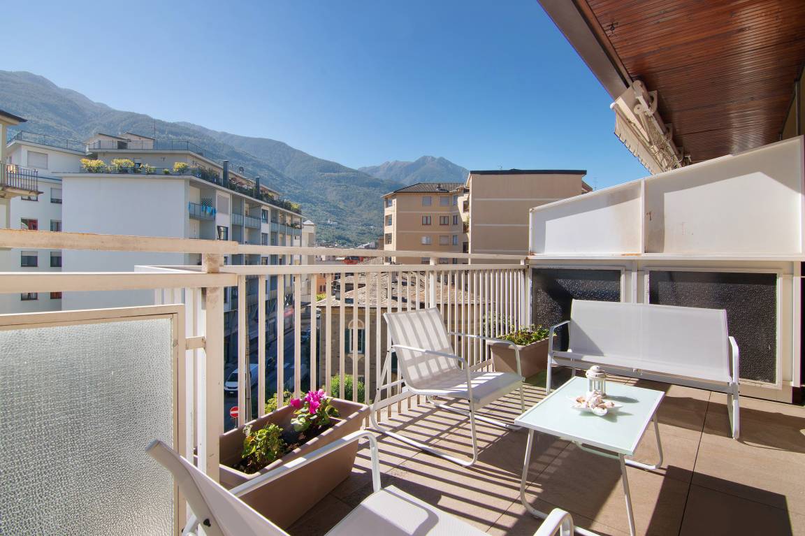 130 M² Apartment ∙ 3 Bedrooms ∙ 12 Guests - Sondrio