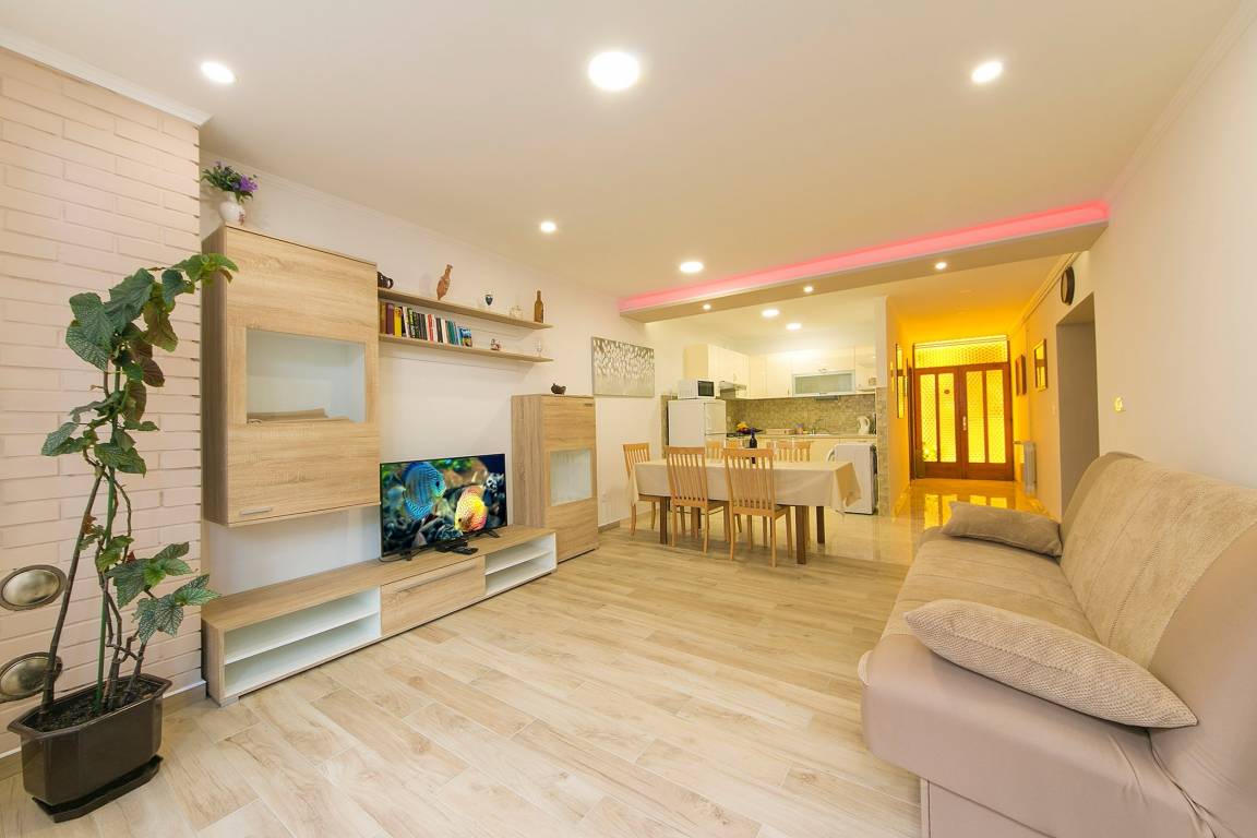 87 M² Ferienwohnung ∙ 3 Schlafzimmer ∙ 8 Gäste - Brela