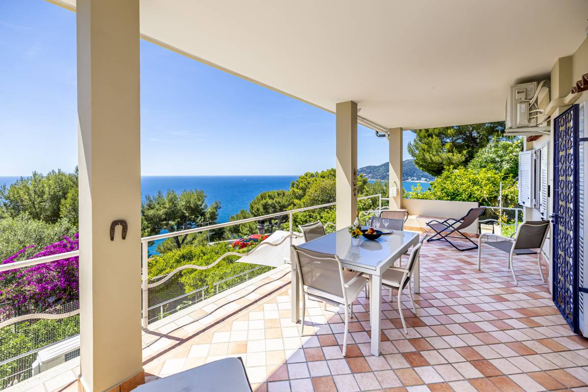 90 M² Villa ∙ 2 Makuuhuonetta ∙ 4 Vierasta - Alassio
