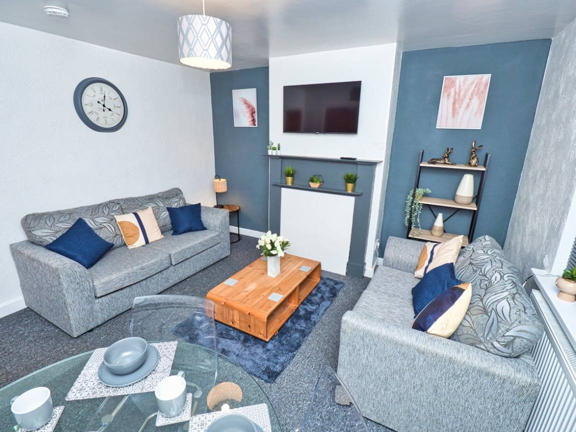 250 M² House ∙ 5 Bedrooms ∙ 10 Guests - Worcestershire