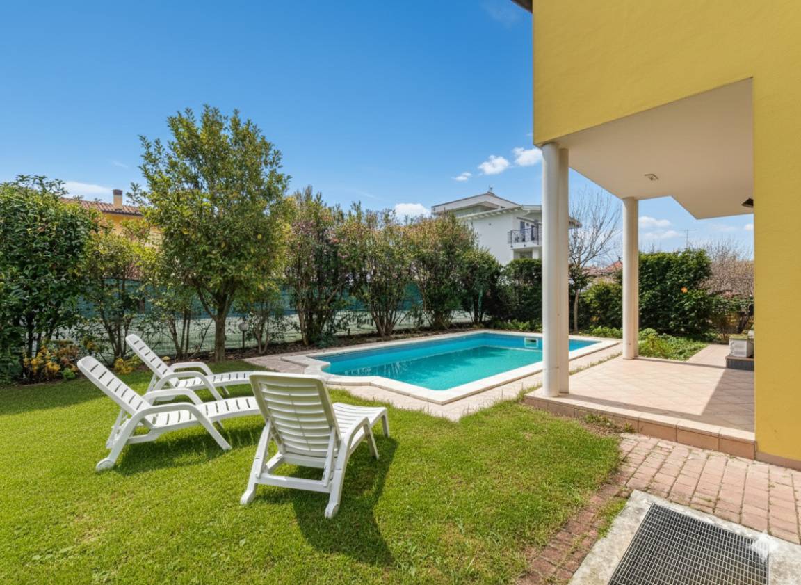 200 M² Villa ∙ 4 Chambres ∙ 9 Personnes - Sirmione
