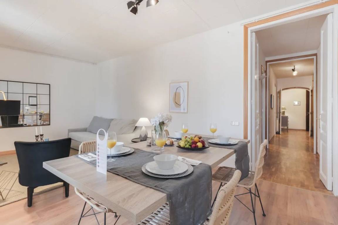 85 M² Apartment ∙ 3 Bedrooms ∙ 8 Guests - Barcelona