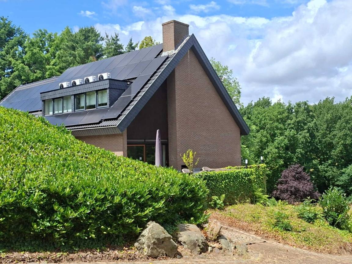 260 M² Villa ∙ 6 Bedrooms ∙ 12 Guests - Sittard