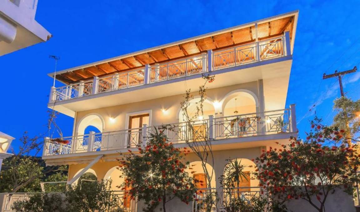 165 M² House ∙ 3 Bedrooms ∙ 4 Guests - Zakynthos