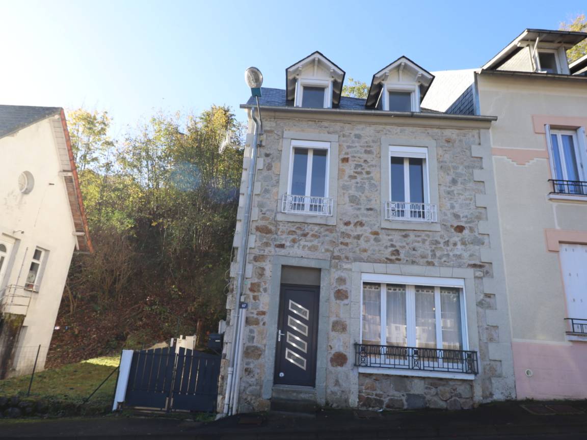 104 M² Maison De Vacances ∙ 5 Chambres ∙ 8 Personnes - Murat-le-Quaire