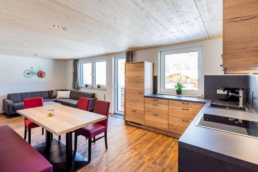 64 M² Ferienwohnung ∙ 2 Schlafzimmer ∙ 5 Gäste - Holzgau