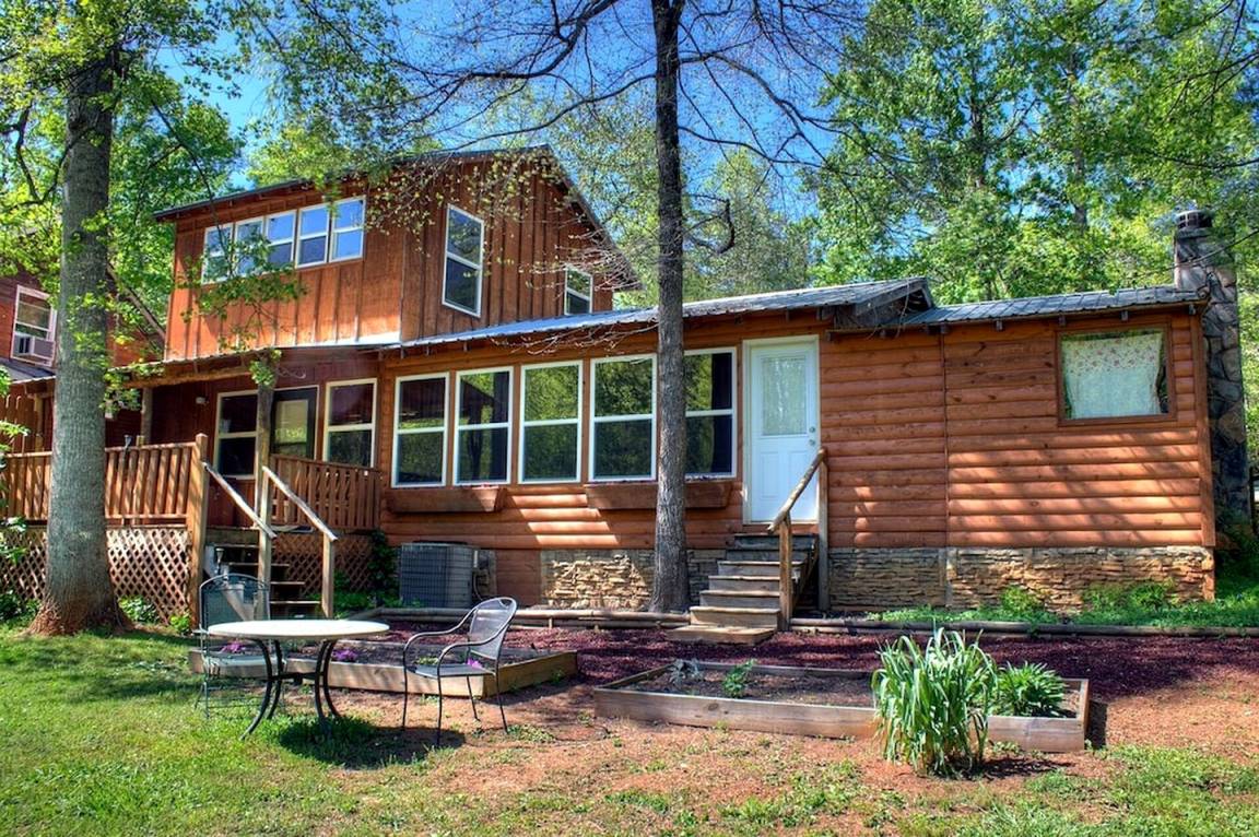 House ∙ 2 Bedrooms ∙ 4 Guests - Cleveland, GA