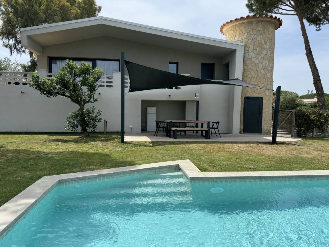 120 M² Villa ∙ 3 Bedrooms ∙ 6 Guests - Torroella de Montgrí