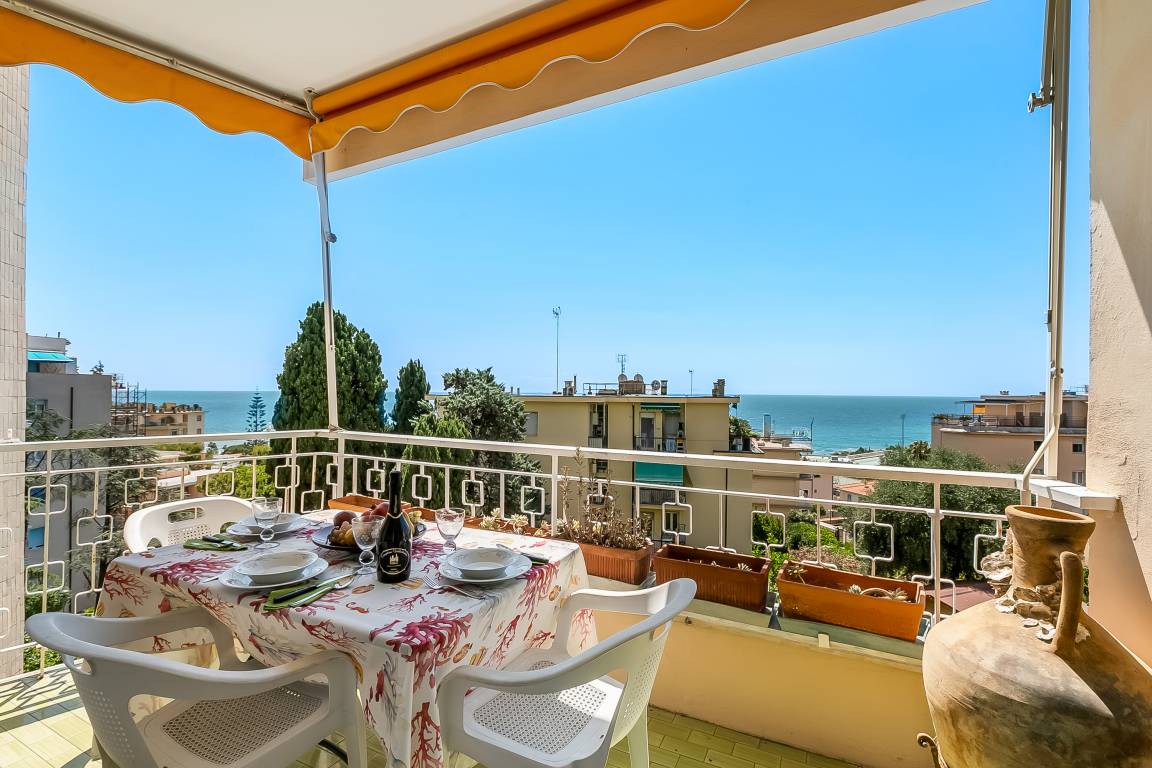 72 M² Appartamento Vacanza ∙ 2 Camere Da Letto ∙ 4 Ospiti - Sanremo