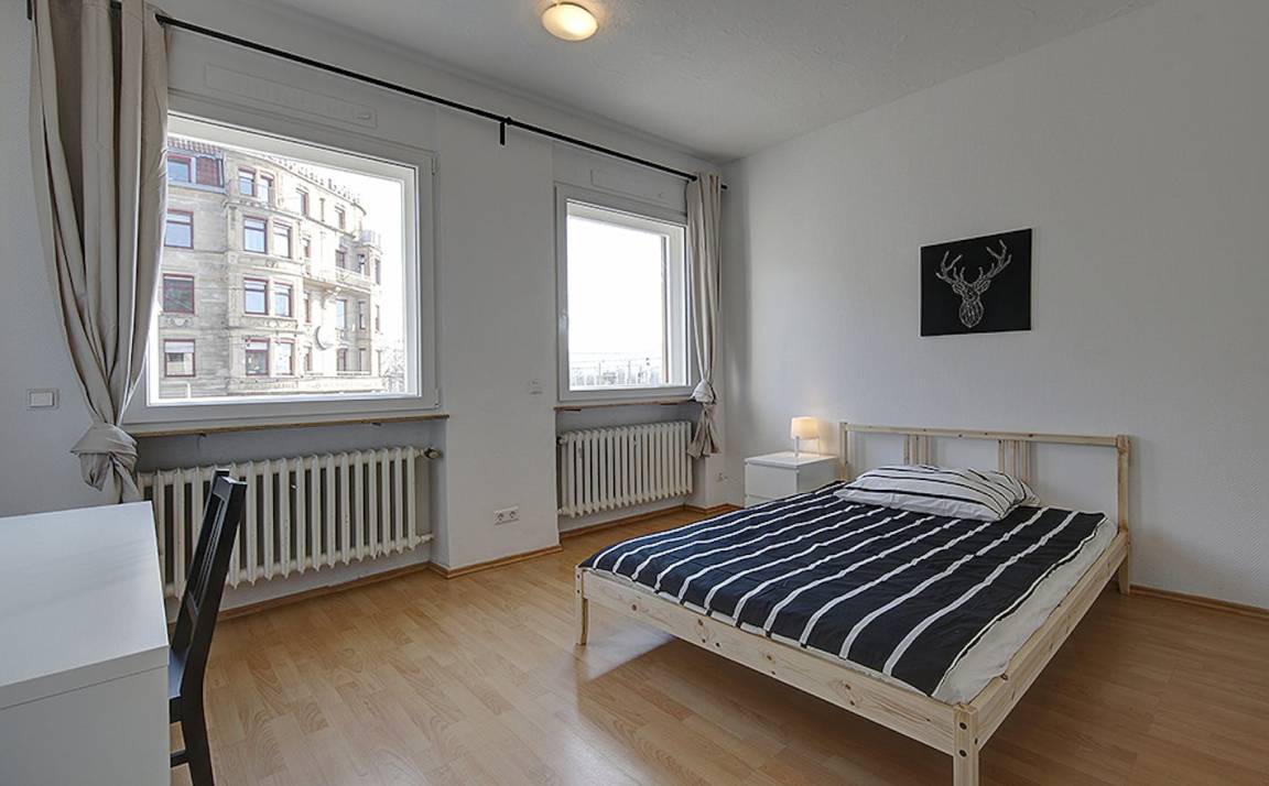 90 M² Private Room ∙ 1 Bedroom ∙ 1 Guest - Stuttgart