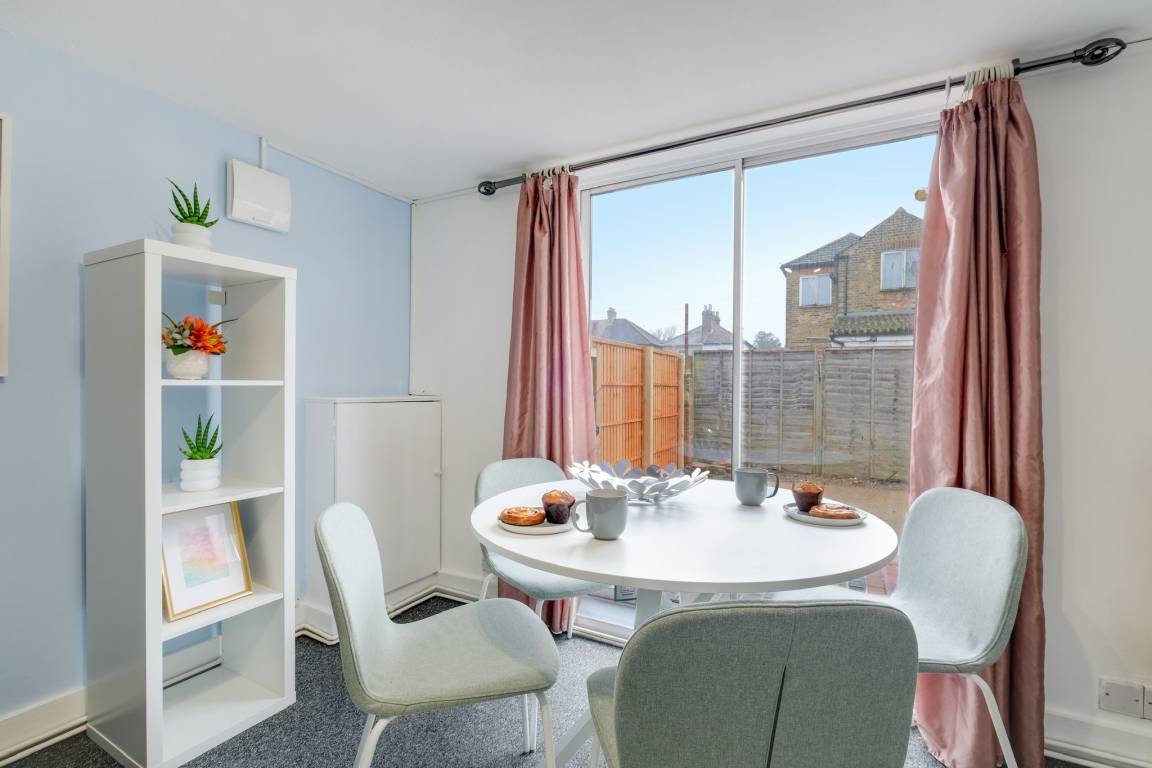 60 M² Apartment ∙ 1 Bedroom ∙ 1 Guest - Surbiton