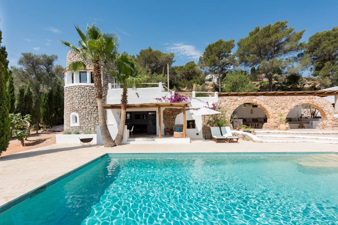 250 M² Villa ∙ 6 Bedrooms ∙ 12 Guests - Ibiza