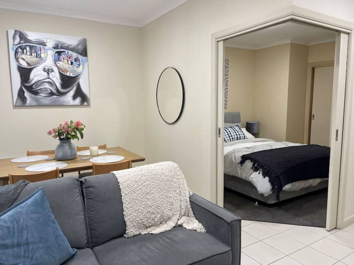 53 M² Apartment ∙ 2 Bedrooms ∙ 3 Guests - St Kilda