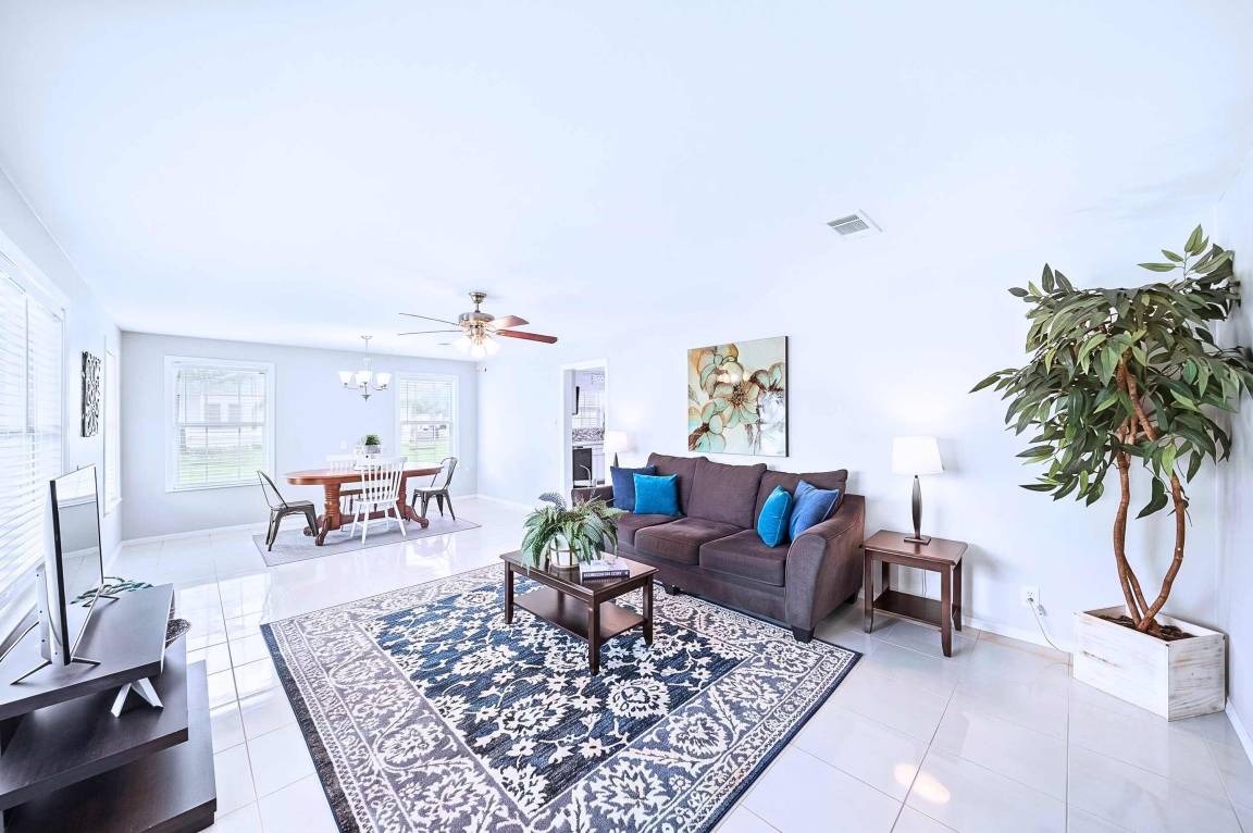 Apartment ∙ 4 Bedrooms ∙ 11 Guests - Baytown, TX